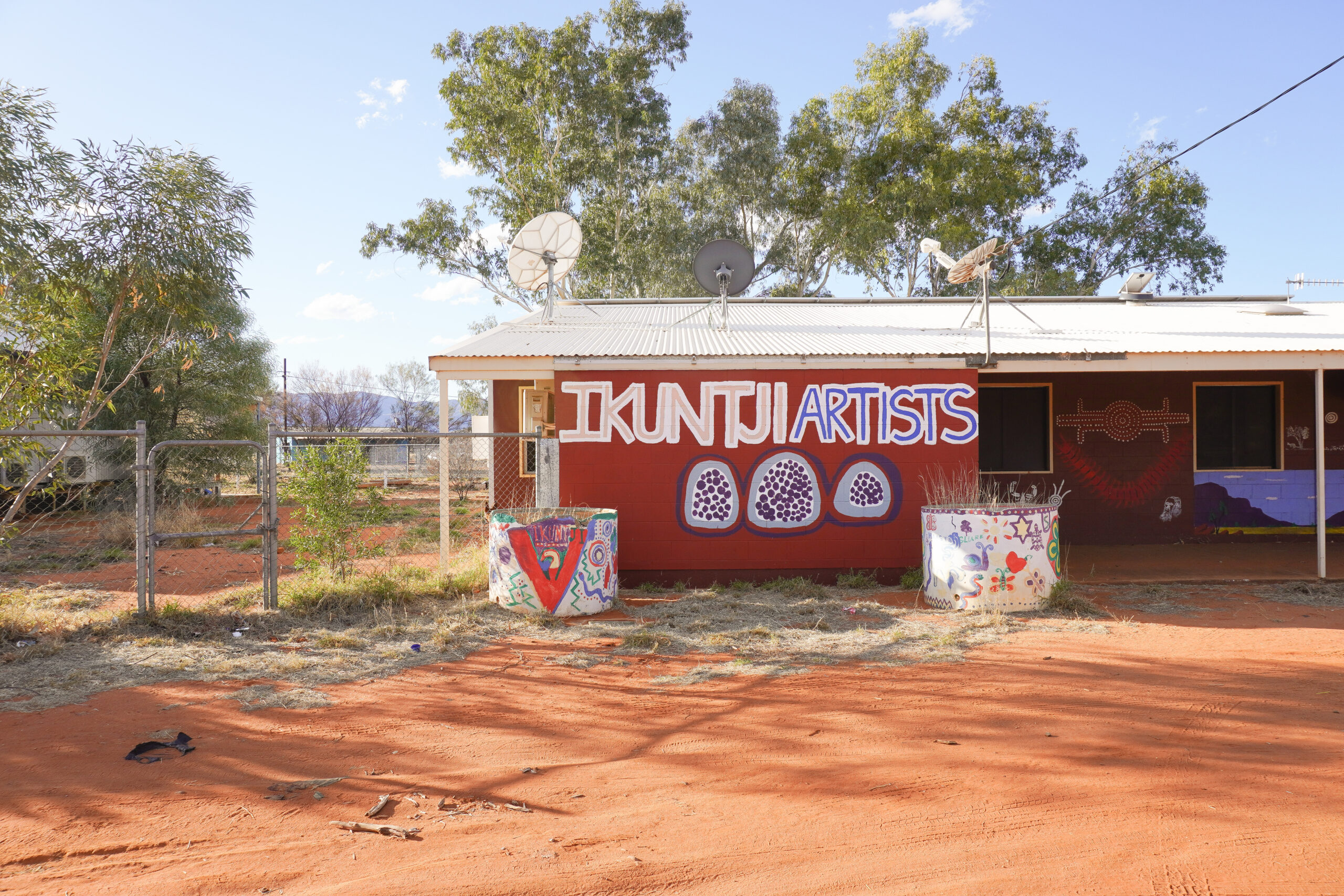 Ikuntji Artists - UPLANDS